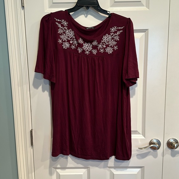 BloomChic | Tops | Bloomchic Flowy Embroidered Flower Top | Poshmark
